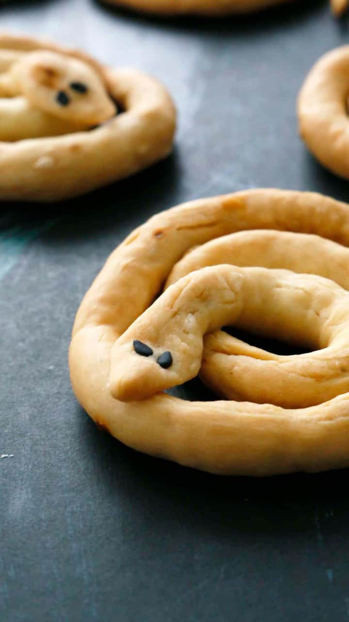 Halloween Breadstick Snakes | Kitchen At Hoskins