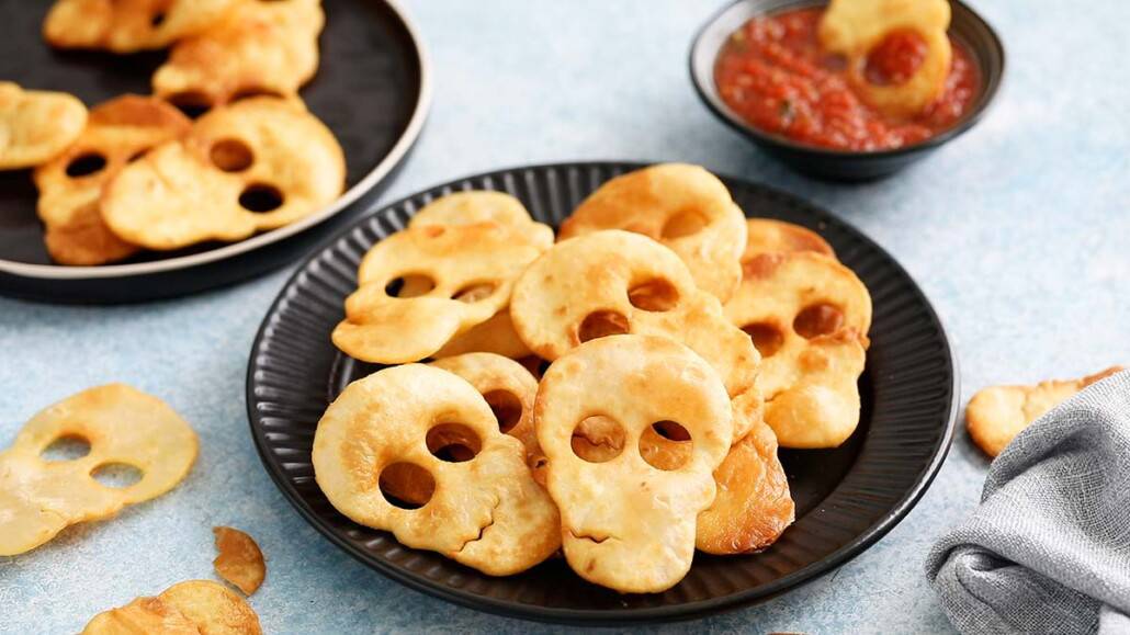 Halloween Chips (Easy Halloween Party Food) | Kitchen At Hoskins