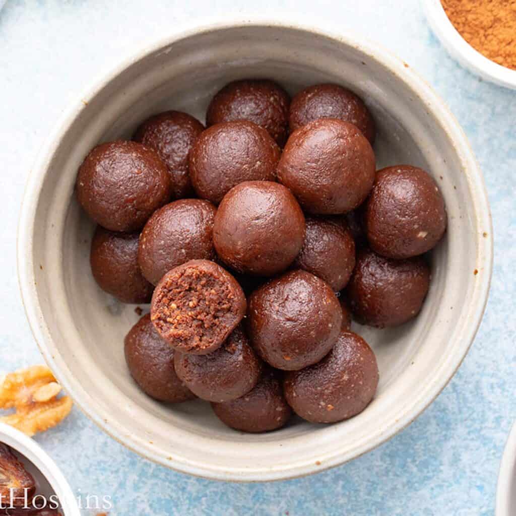 Date Balls (No Bake Energy Bites) | Kitchen At Hoskins