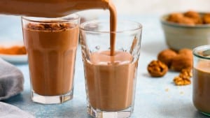 Walnut Smoothie (Healthy, Chocolatey) | Kitchen At Smoothie