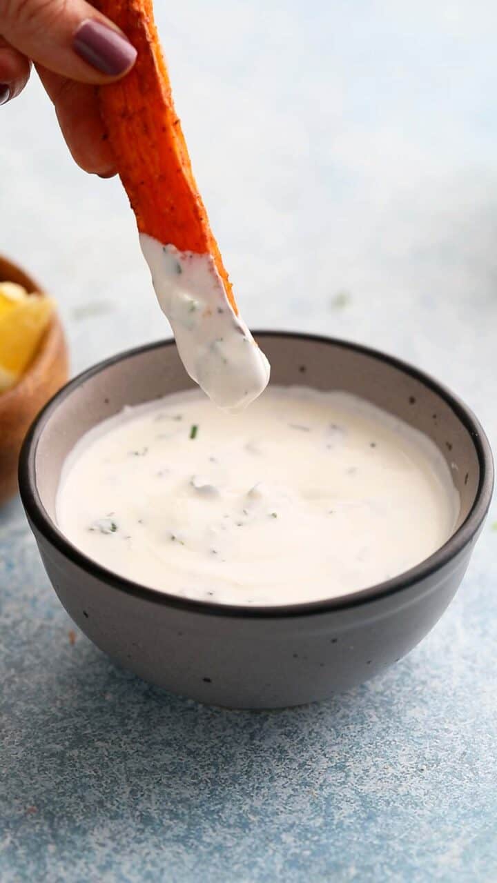 Garlic Yogurt Sauce {best ever} | The Hoskins Kitchen